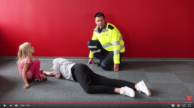 Lær dit barn stabilt sideleje - De kan også yde førstehjælp!