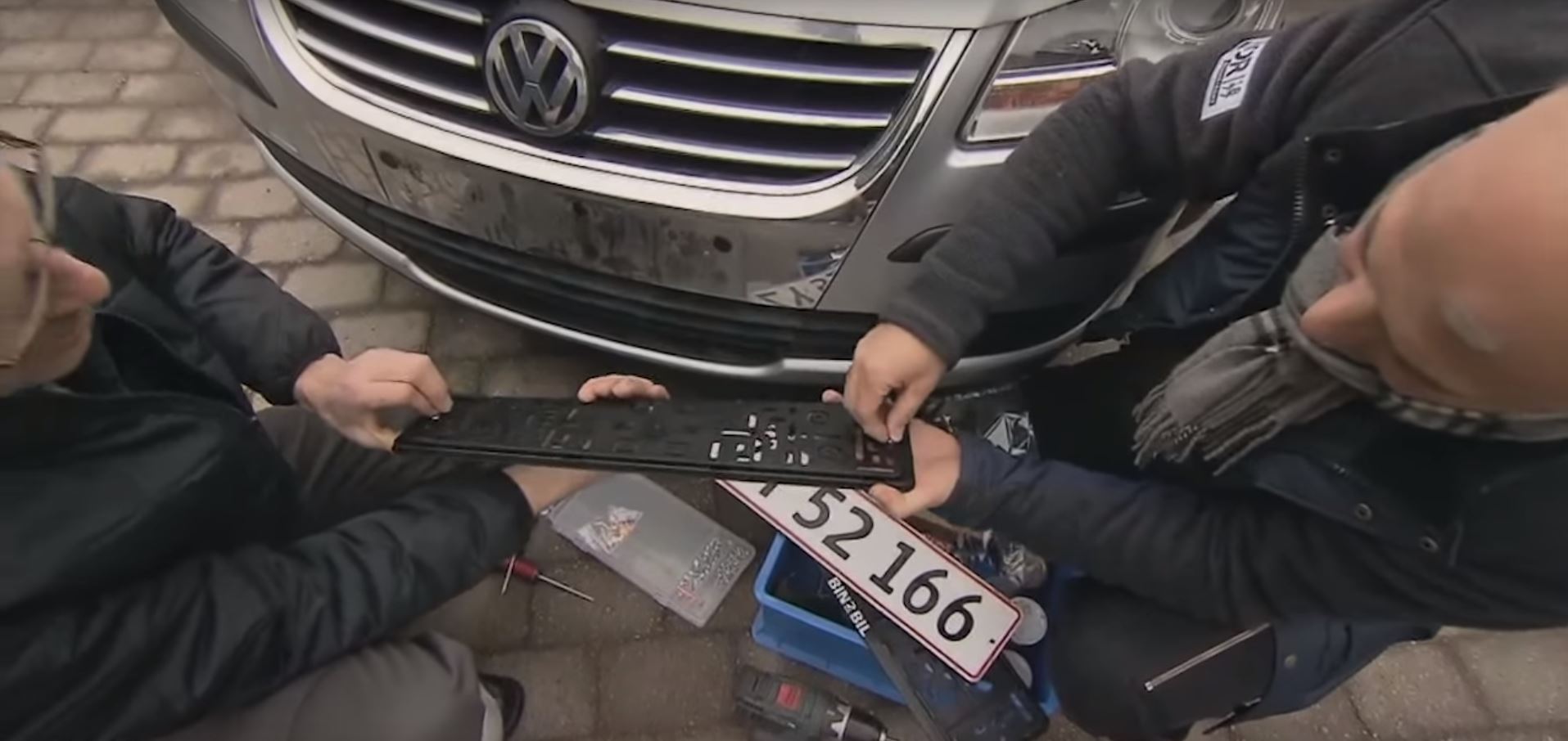 Skru nummerpladen fast - Sådan gør du - Falck